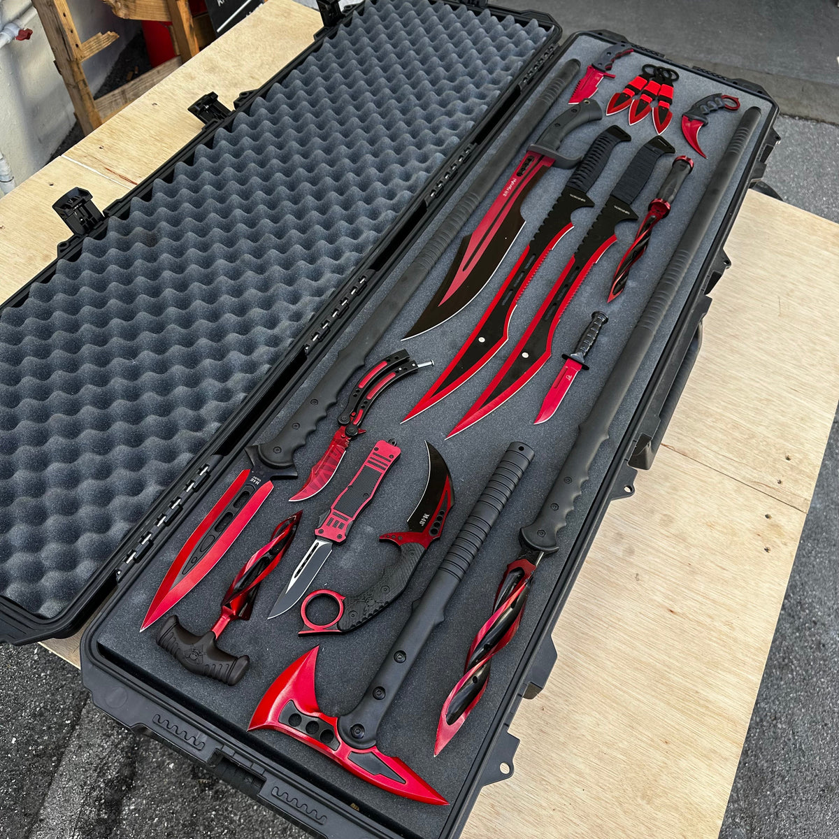 Bloodshot Mega 17 Piece Tactical Knife Set | Blade City