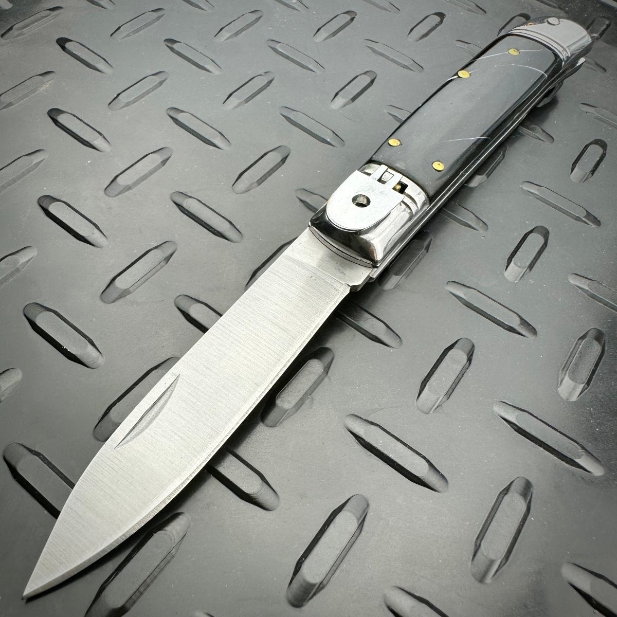 Valiant Leverlock Italian Switchblades | Blade City